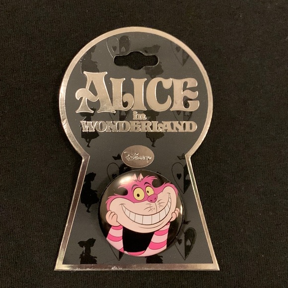 Disney | Accessories | Alice In Wonderland Cheshire Cat Button Nwt ...